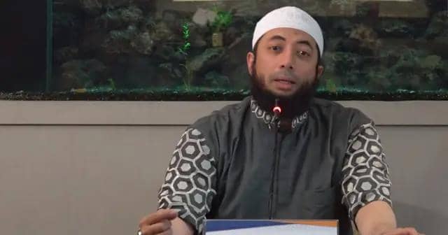 7 Fakta Keluarga Ustaz Khalid Basalamah, Istrinya Mualaf | Popmama.com